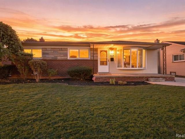 1790 Pinetree Dr, Trenton, MI 48183