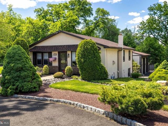 1790 Twining Rd, Willow Grove, PA 19090