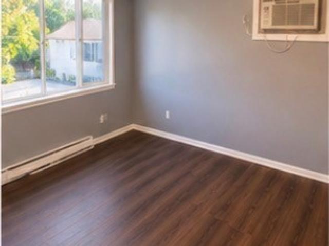 17911 Lake Shore Boulevard 5