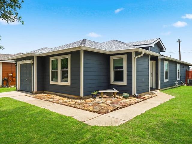 17912 Honey Locust Ln, Elgin, TX 78621