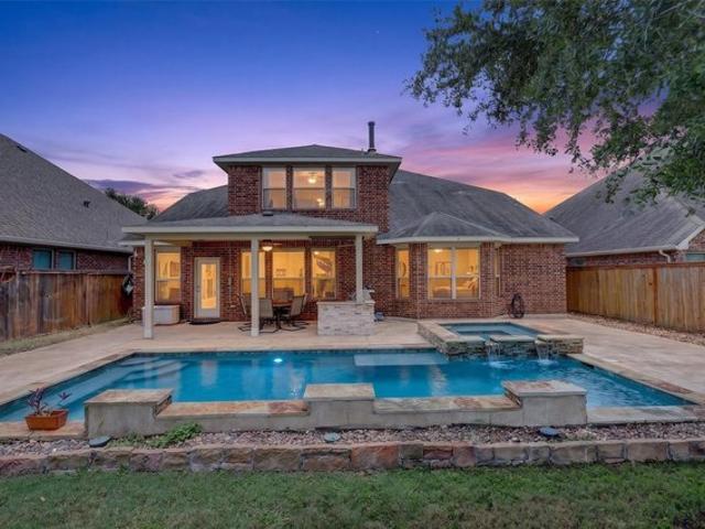 17919 Creek Bluff Ln, Cypress, TX 77433