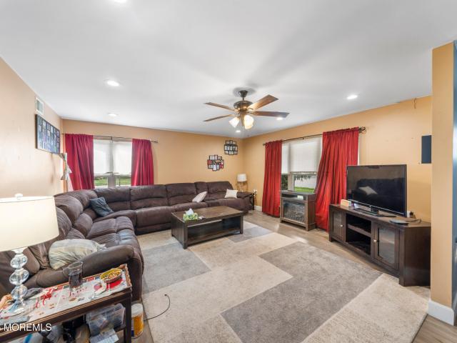 179 Buckingham Drive N