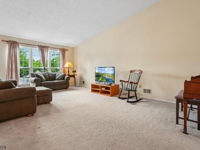 179 Gregory Ln