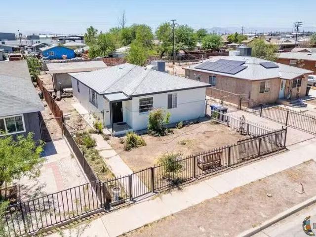179 E Heil Ave, El Centro, CA 92243 647760146
