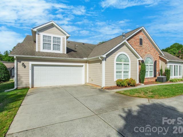 179 Lone Oak Circle