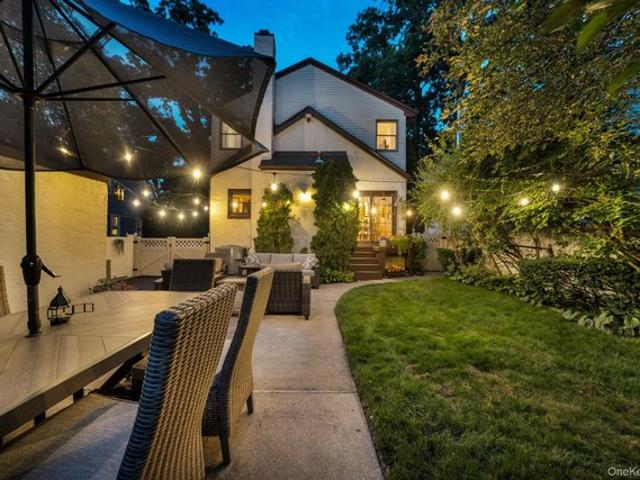 179 Scarcliffe Dr, Malverne, NY 11565