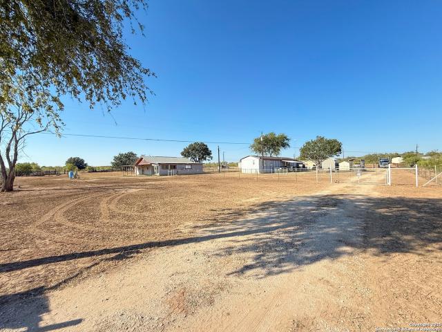 179 Private Road 6624, Devine, TX 78016 | MLS #1918