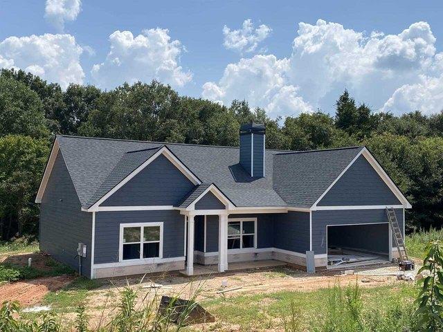 179 Whispering Creek Trl, Hartwell, GA 30643