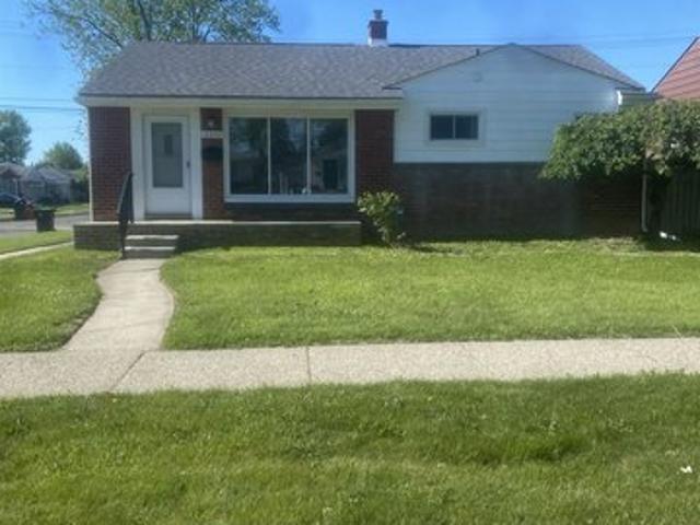 18040 Marquette St, Roseville, MI 48066