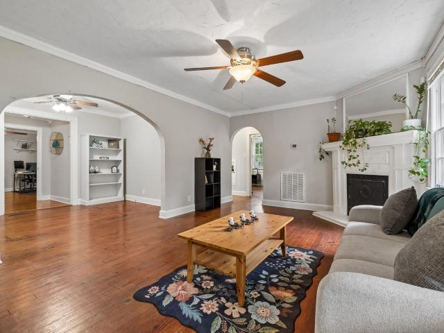 1804 Mars St
