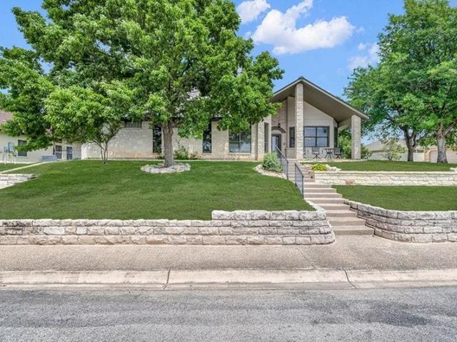 1804 Athens Ave N, Kerrville, TX 78028
