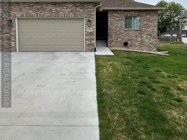 1804 Del Mar Cir, Grand Island, NE 68803