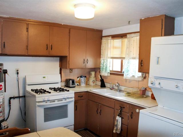 1804 E 11th St, Pueblo, CO 81001 | MLS #8483 | Compass