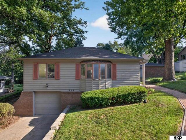 1804 Grove Rd, Bellevue, NE 68005