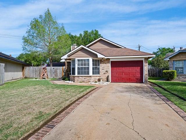 1804 Spruce Dr, Rosenberg, TX 77471