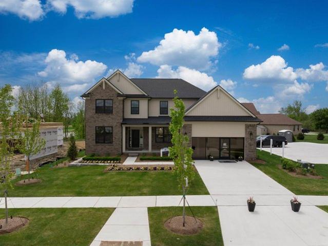 18053 Stallmann Dr, Macomb, MI 48042