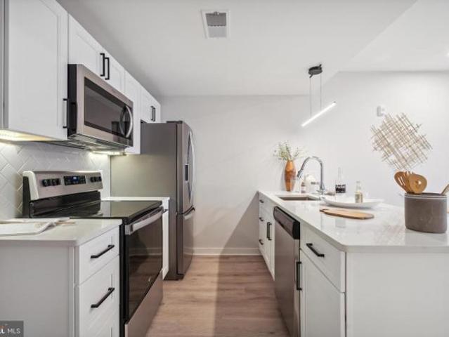 1805 N Howard St #204, Philadelphia, PA 19122