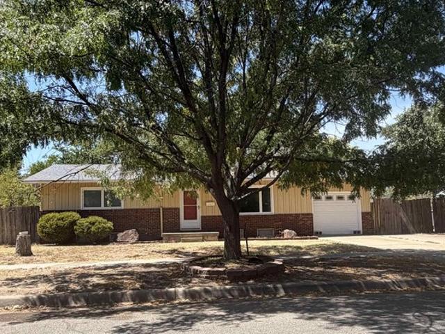 1805 N Woodrow Ct, Wichita, KS 67203