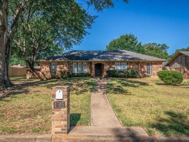 1805 Northpark Cir, Longview, TX 75605