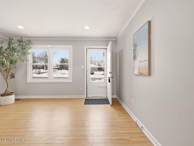 1805 Oakwood Ct