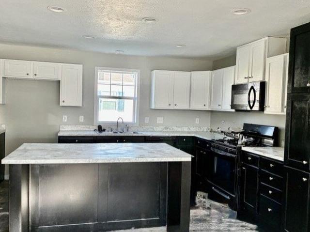 1805 Carmel Dr, Monroe, MI 48161