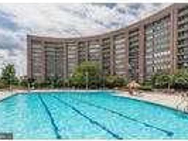 1805 Crystal Dr #913S, Arlington, VA 22202