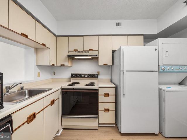 1805 Crystal Drive # 315S