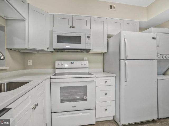 1805 Crystal Drive # 515S