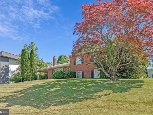 1805 Dumbarton St, McLean, VA 22101