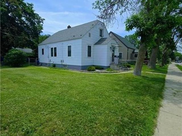 1805 Division St W, Faribault, MN 55021