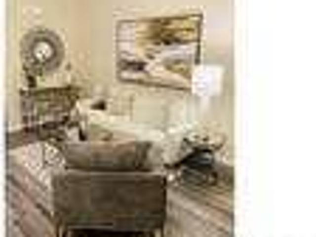 1805 E Loop 281