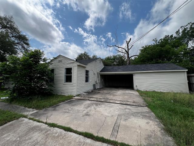 1805 E North St, Victoria, TX 77901 | MLS #70238