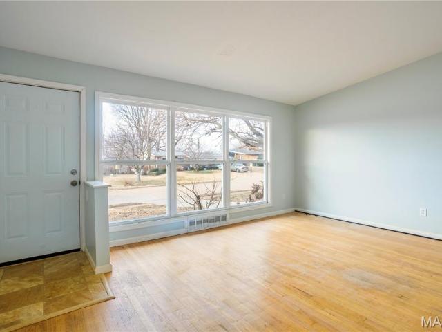 1805 Flicker Dr, Florissant, MO 63031 | MLS #25068 | Compass