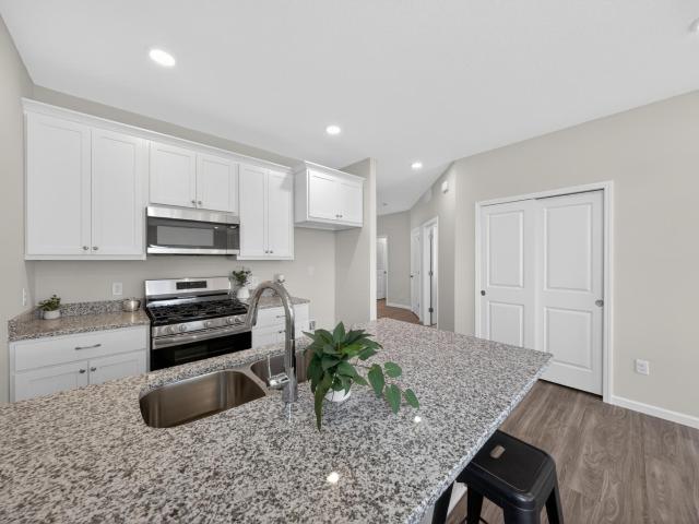 1805 Lynx Place SE