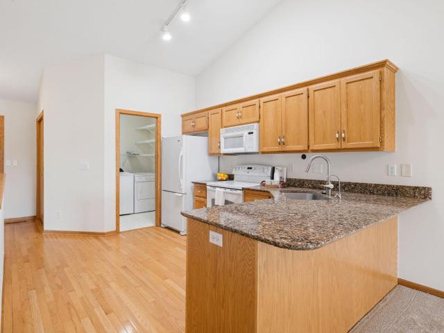 1805 Lakeridge Way