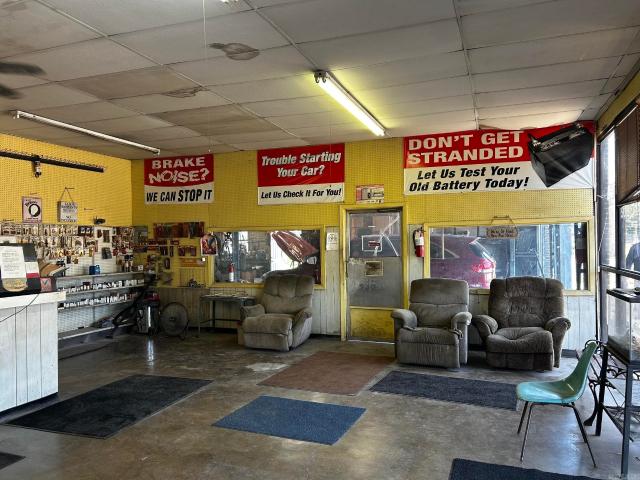 1805 S Highway 161