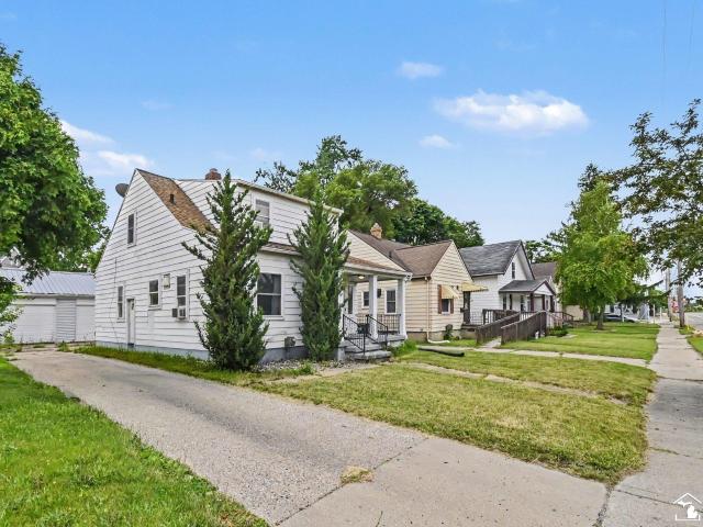 1805 W Saginaw Street