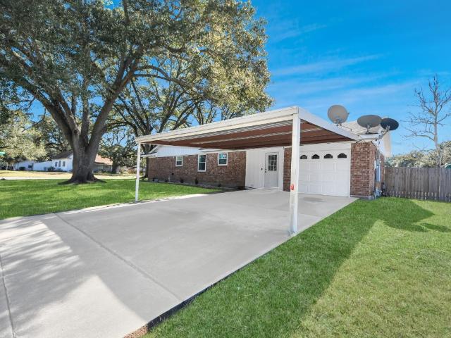 1805 9th St, Hempstead, TX 77445 | MLS #92071 | Compass