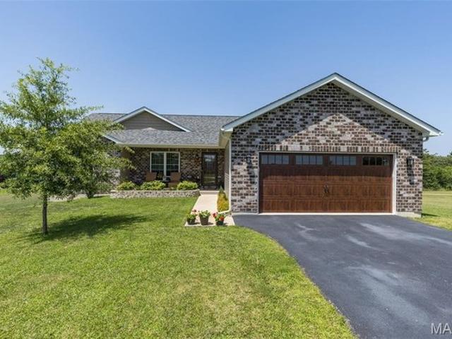 18063 Heritage Dr, Farmington, MO 63640