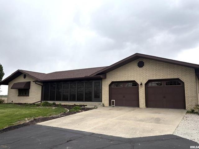 18067 Dee Mac Rd, Mackinaw, IL 61755