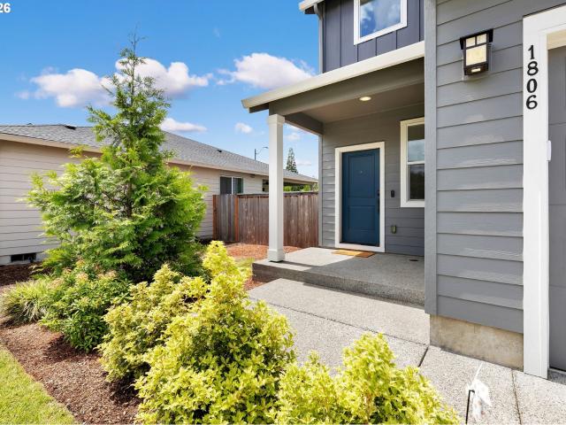 1806 NE 11TH AVE