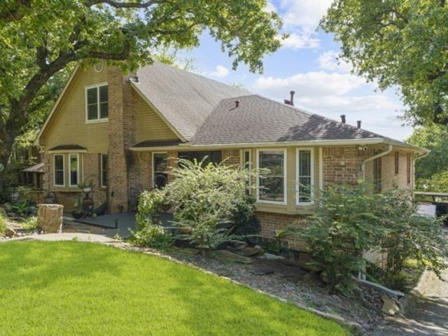 1806 Old Oak Dr, Arlington, TX 76012
