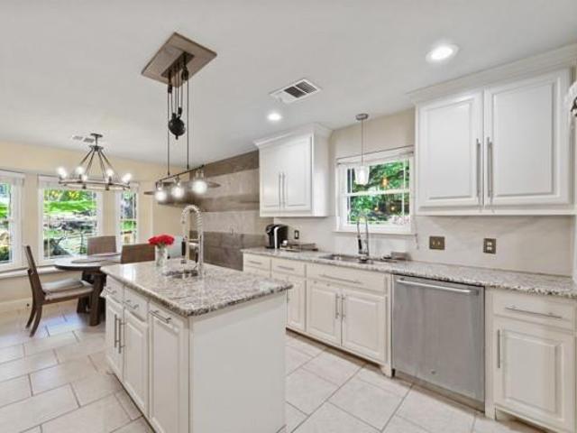 1806 Old Oak Drive