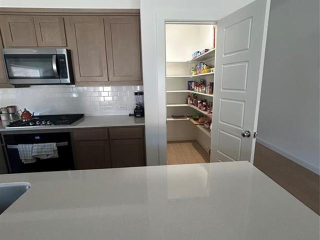 1806 Balfour Bend