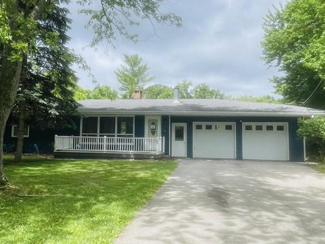 1806 Barr St, Hillsdale, MI 49242