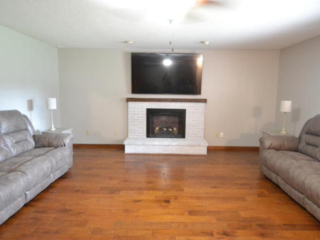 1806 Cottage Grove Place