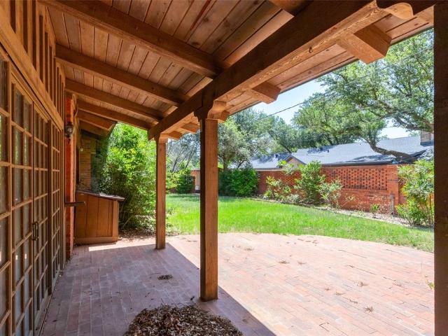 1806 Country Club Drive