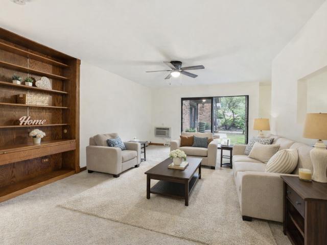 1806 Hemlock Place # 102