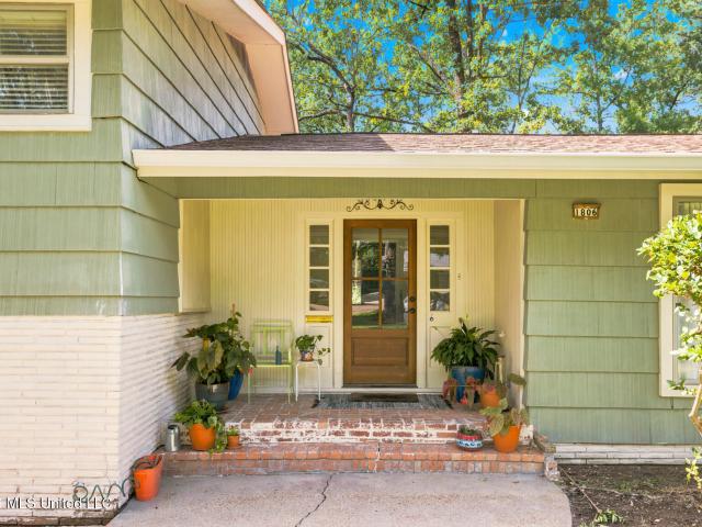 1806 Hillview Drive