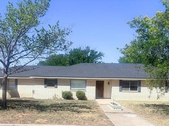 1806 Kiowa Trl, Dalhart, TX 79022